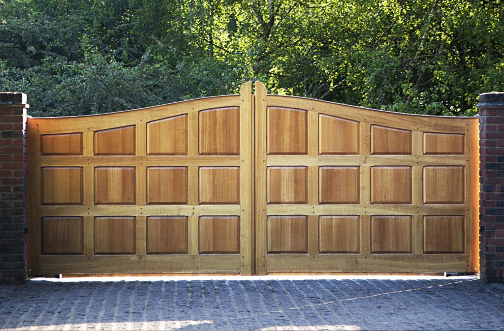 414 Fencing and Lionwood Joinery - The Guild of Master Craftsmen
